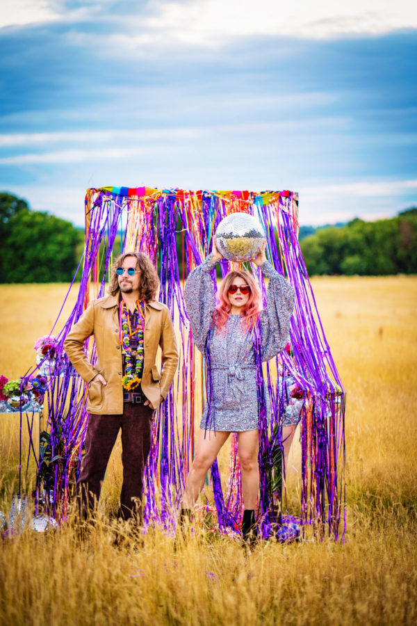 Colourful Elopement inspiration with hippie vibes, glitter balls & sequins!